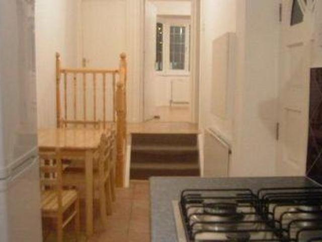 2 Bedrooms Flat for rent in Ilford Hill, Ilford IG1