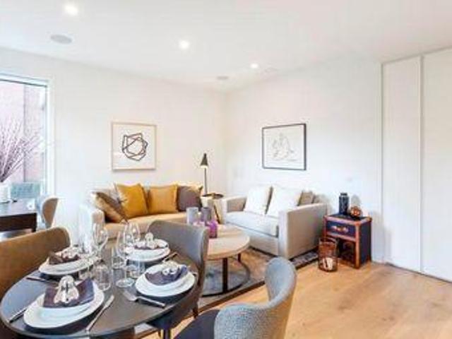2 Bedrooms Flat for rent in Ilford Hill, Ilford, London, London IG1