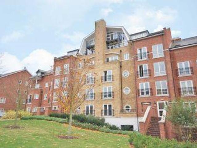 2 Bedrooms Flat for rent in Iliffe Close, Reading RG1