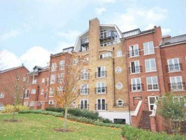 2 Bedrooms Flat for rent in Iliffe Close, Reading RG1