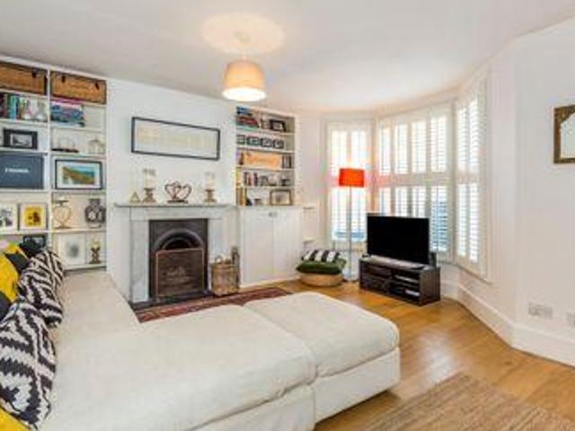 2 Bedrooms Flat for rent in Irving Road, London W14
