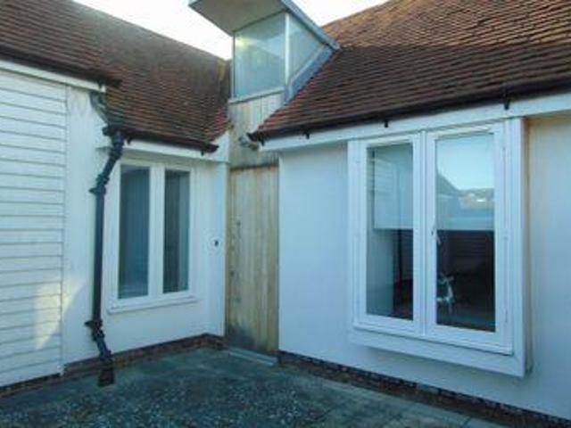 2 Bedrooms Flat for rent in Iron Bar Lane, Canterbury CT1