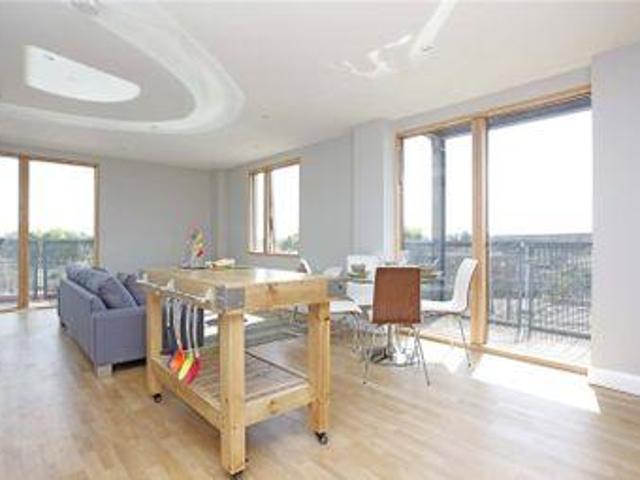 2 Bedrooms Flat for rent in Island House, Three Mill Lane, London E3