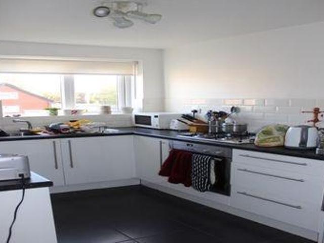 2 Bedrooms Flat for rent in Ivygreen Road, Manchester M21