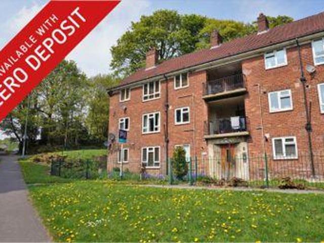 2 Bedrooms Flat for rent in Iveson Drive, Leeds LS16