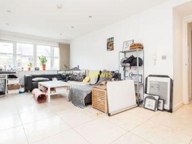 2 Bedrooms Flat for rent in John Campbell Road, London N16