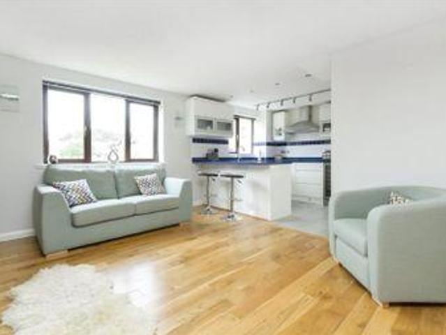 2 Bedrooms Flat for rent in John Maurice Close, London SE17