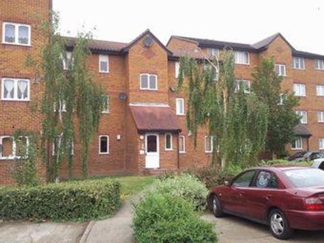 2 Bedrooms Flat for rent in John Silkin Lane, London SE8