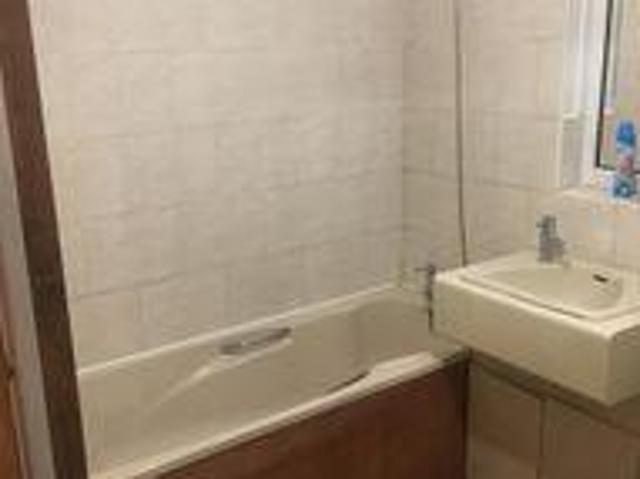 2 Bedrooms Flat for rent in Jade Close, Dagenham RM8