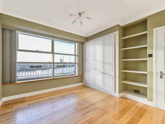 2 Bedrooms Flat for Rent in Jardine Road | Foxtons