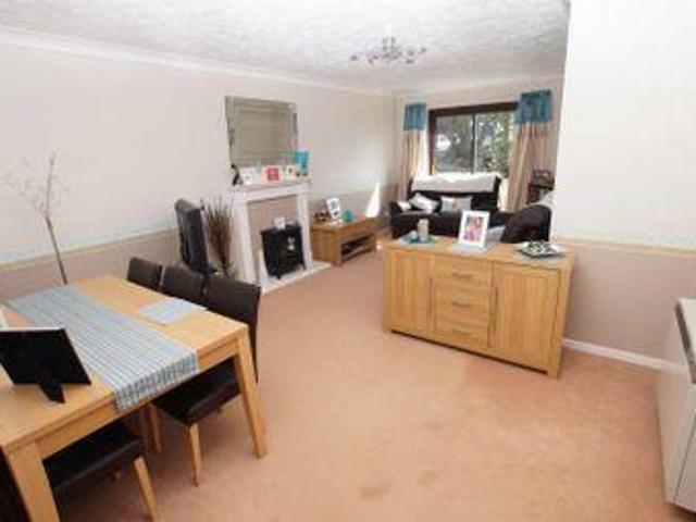 2 Bedrooms Flat for rent in Jasmine Grove, London SE20