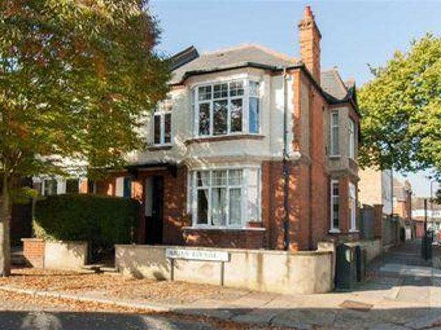 2 Bedrooms Flat for rent in Julian Avenue, London W3