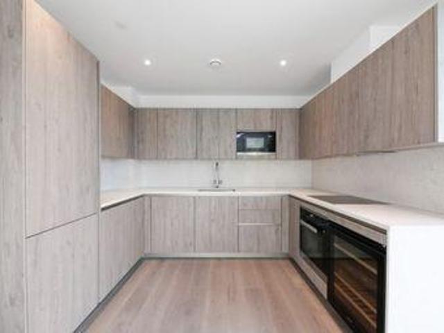 2 Bedrooms Flat for rent in Juniper Drive, Wandsworth SW18