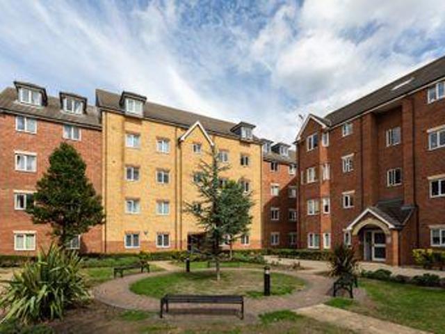 2 Bedrooms Flat for rent in Omega Court London Road, Romford, Romford RM7
