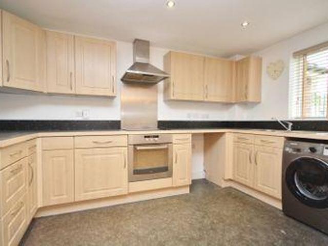 2 Bedrooms Flat for rent in Omega Court, London Road, Romford RM7
