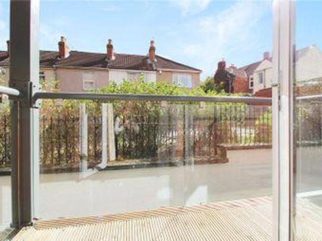 2 Bedrooms Flat for rent in One Fifty, Victoria Road, Old Town, Swindon SN1