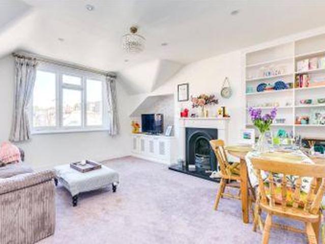 2 Bedrooms Flat for rent in Onslow Road, Richmond TW10