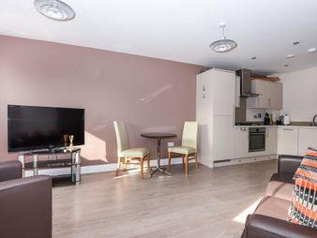 2 Bedrooms Flat for rent in Oak Lane, Windsor SL4