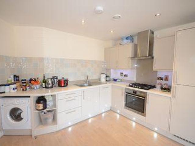 2 Bedrooms Flat for rent in Oak Lane, Windsor SL4