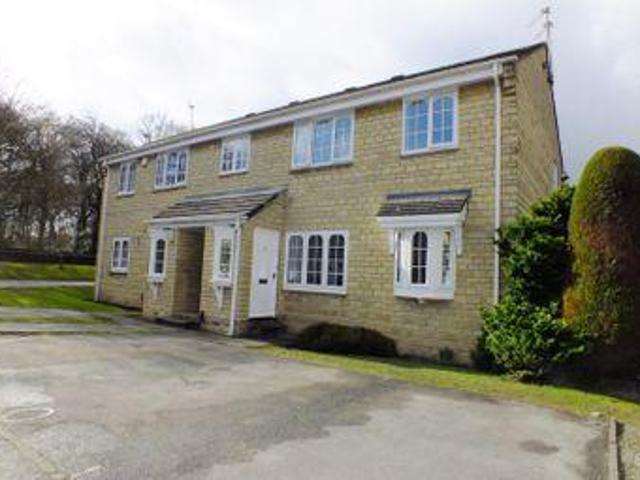 2 Bedrooms Flat for rent in Oakdene Vale, Shadwell, Leeds LS17