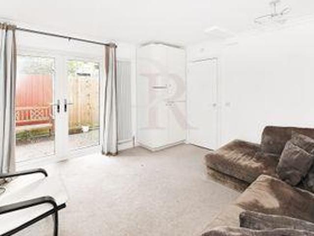 2 Bedrooms Flat for rent in Oakfield Road, London N4
