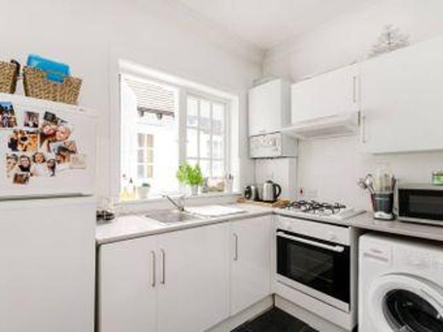 2 Bedrooms Flat for rent in Oakhill Road, Putney SW15