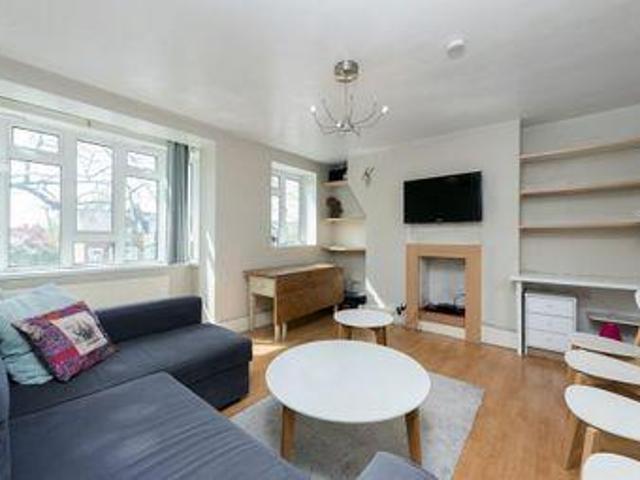2 Bedrooms Flat for rent in Oaklands Estate, London SW4