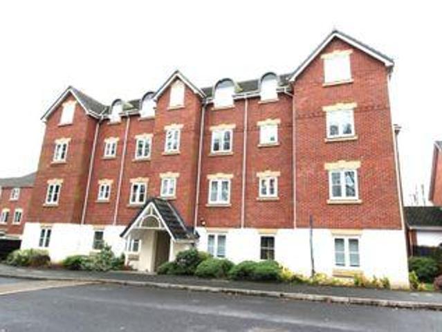 2 Bedrooms Flat for rent in Oakwood Drive, Worsley, Manchester M28
