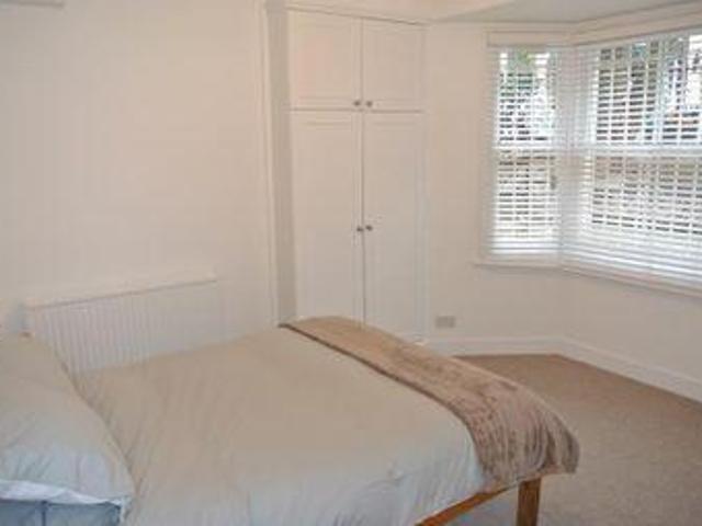 2 Bedrooms Flat for rent in Offley Road, London SW9