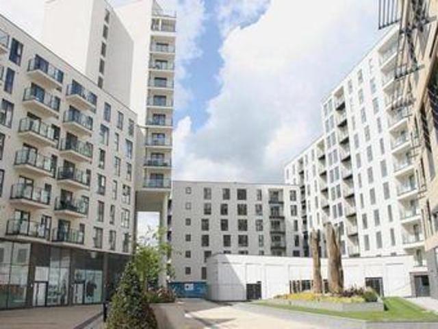 2 Bedrooms Flat for rent in Olympian Heights, Guildford Road, Woking, Surrey GU22