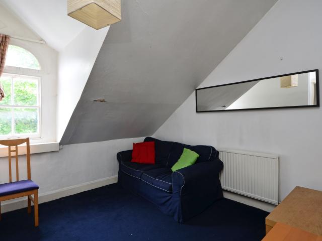 2 Bedrooms Flat for Rent in Old Brompton Road | Foxtons