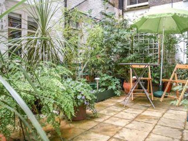 2 Bedrooms Flat for rent in Old Brompton Road, South Kensington SW5