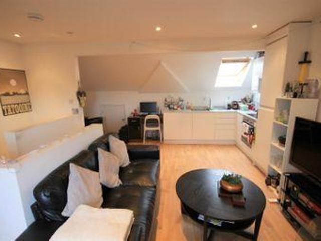2 Bedrooms Flat for rent in Old Kent Road, London SE15