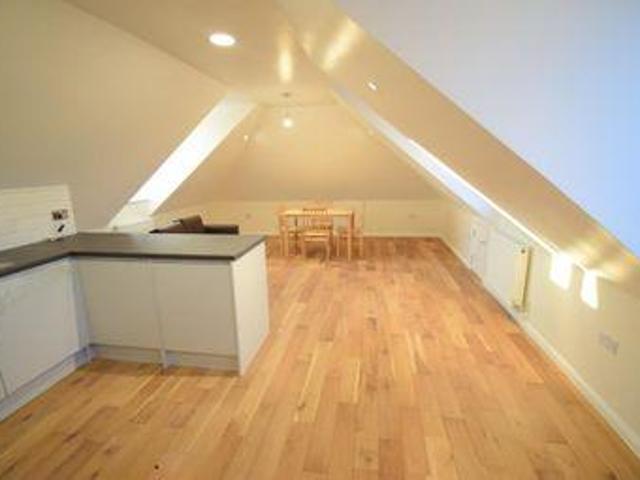 2 Bedrooms Flat for rent in Old Park House, Old Park Road, Palmers Green, London N13