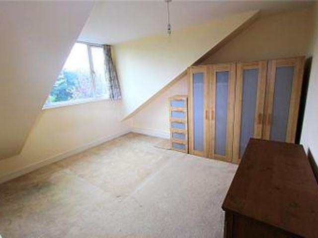 2 Bedrooms Flat for rent in Old Park Road, Palmers Green, London N13
