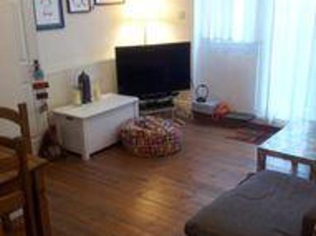 2 Bedrooms Flat for rent in Old Road, London SE13