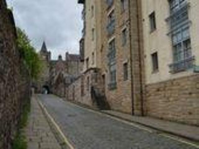 2 Bedrooms Flat for rent in Old Tolbooth Wynd, Edinburgh EH8