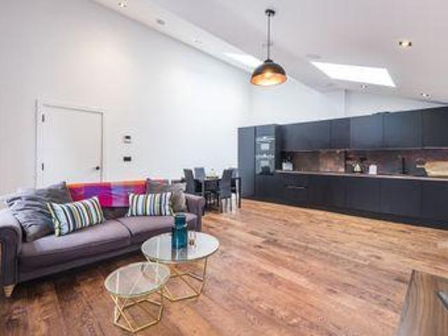 2 Bedrooms Flat for rent in Old Town, London SW4
