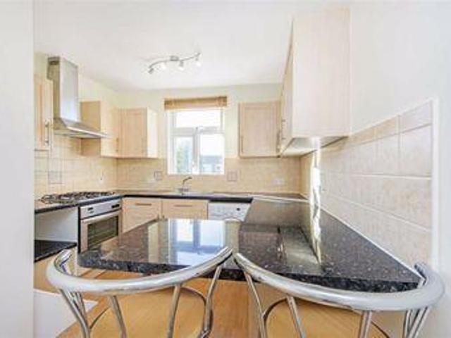 2 Bedrooms Flat for rent in Oldridge Road, London SW12