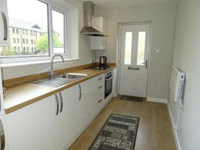 2 Bedrooms Flat for rent in Orchard Way, Guiseley, Leeds LS20