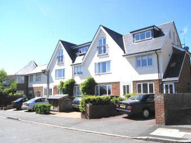 2 Bedrooms Flat for rent in Orchard Lane, London SW20