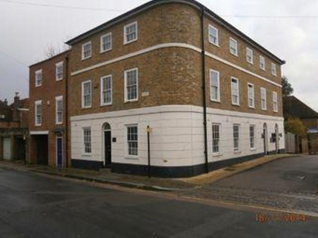 2 Bedrooms Flat for rent in Orchard Street, Canterbury CT2