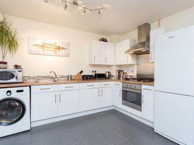 2 Bedrooms Flat for rent in Ordell Road, Bow, London, Greater London E3