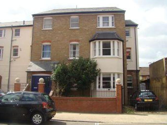 2 Bedrooms Flat for rent in Ordell Road, London E3
