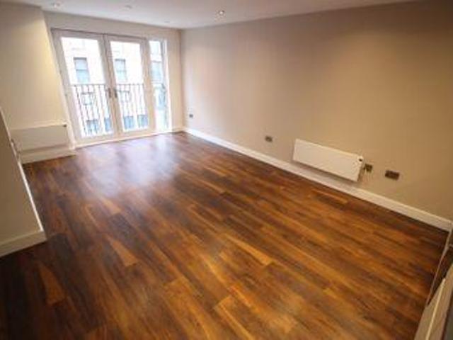 2 Bedrooms Flat for rent in Ordsall Lane, Salford M5