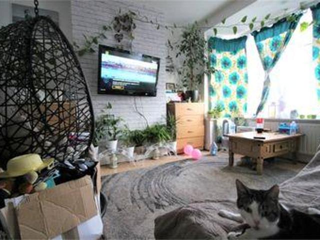 2 Bedrooms Flat for rent in Orford Road, London E17