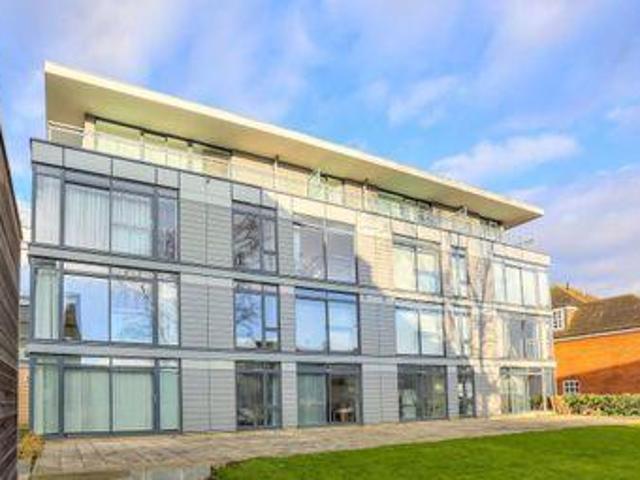 2 Bedrooms Flat for rent in Oriel Court, Manor Road, St Albans AL1