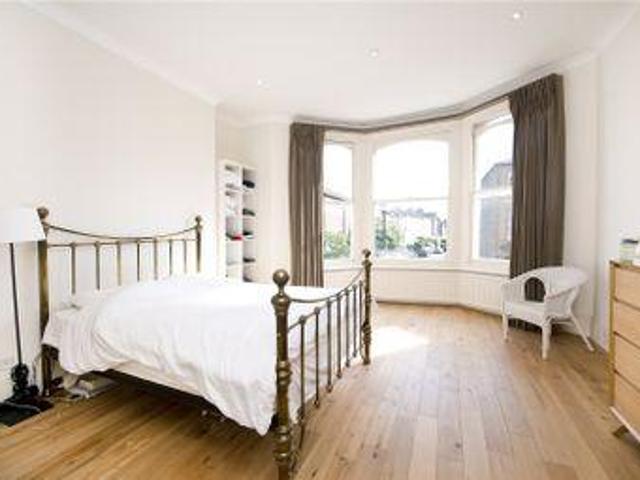2 Bedrooms Flat for rent in Orlando Road, London SW4
