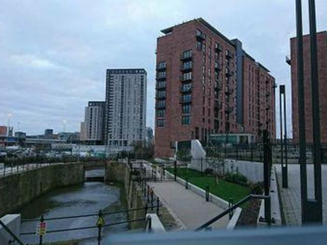 2 Bedrooms Flat for rent in Orsall Lane, Manchester M5