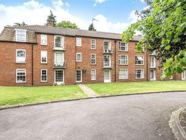 2 Bedrooms Flat for rent in Osborne Road, Windsor, Berkshire SL4